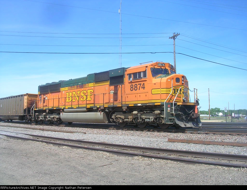 BNSF 8874
